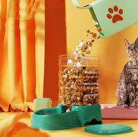 China Slow Automatic Cat Feeders Set Cat Water Dispenser for sale
