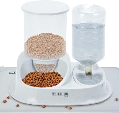 Cina Erogatore asciutto dell'acqua di Cat Gravity Feeder With Automatic dell'alimento in vendita