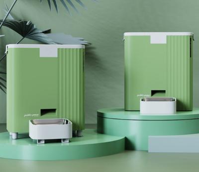 China 6L Hopper Cat Dry Food Dispenser Tilted For Small Medium Dogs for sale