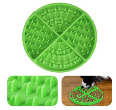 Cina Cane multifunzionale del silicone che lecca Mat With Suction Cups in vendita
