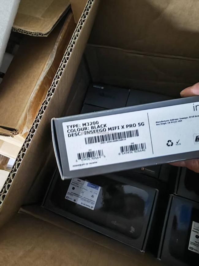 Inseego M3200 5G MiFi X Pro display