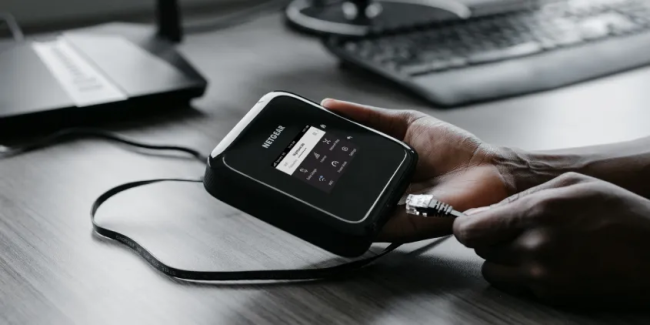 M7 Ultra portable WiFi connectivity