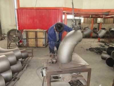Cina Montaggi 180 della saldatura testa a testa di ASME B16.48 gomito del riduttore da 90 gradi di acciaio al carbonio da 45 gradi in vendita