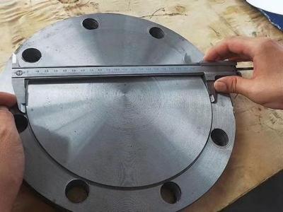 Cina anello posteriore della flangia cieca di acciaio dolce di 300# 600# A105N, flangia di piatto del acciaio al carbonio dei FF in vendita