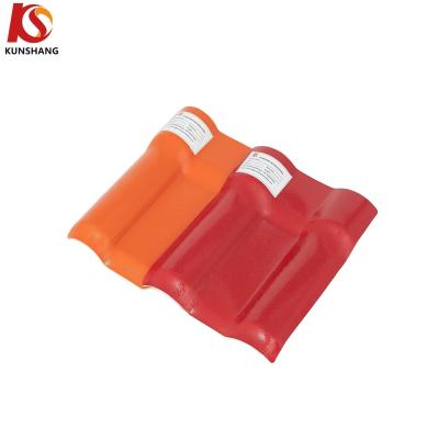 China Folhas de telhado de resina sintética anti-UV para isolamento superior e estabilidade de cor em telhados de UPVC à venda
