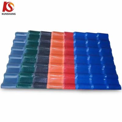 China Folhas de telhado de resina sintética anti-UV para isolamento superior e estabilidade de cor em telhados de UPVC à venda
