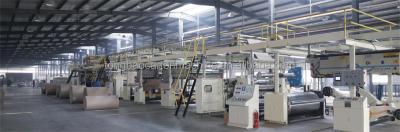 Cina Cartoni Tipo di imballaggio Cartone ondulato attrezzature di produzione 3/5/7 strato linea di produzione in vendita