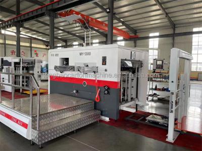 China Machine voor het snijden van papierplaten Automatische gegolfde slijpmachine voor het snijden en scheuren Te koop