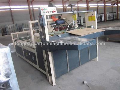 China Máquina de limpieza de carpetas semiautomática para productos de 900 mm de ancho 40 M/min Velocidad directa en venta