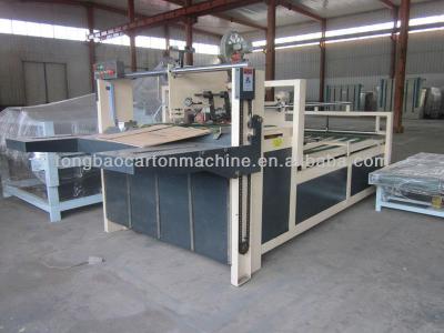 China Máquina de limpieza de carpetas semiautomática para productos de 900 mm de ancho 40 M/min Velocidad directa en venta