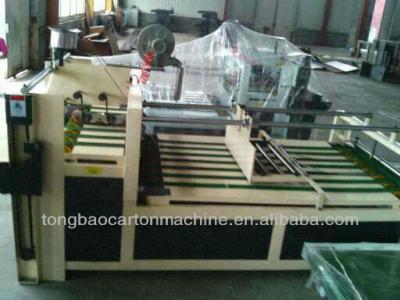 China Máquina de limpieza de carpetas semiautomática para productos de 900 mm de ancho 40 M/min Velocidad directa en venta