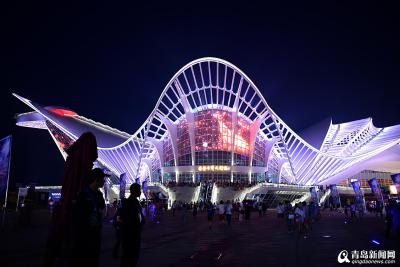 中国 屋外の建物のためのP31すくいプログラム可能なLEDの透明なスクリーン 販売のため