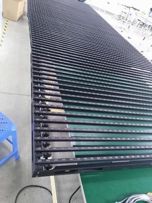 Cina La parete di pubblicità all'aperto del video principale facciata di alta risoluzione di media dello schermo di visualizzazione della tenda della griglia P2550 ha condotto Mesh Screen in vendita