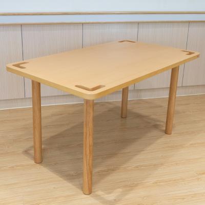 China Fabriek Direct Scandinavische Eenvoudige Eettafel en Stoelen Massief Houten Tafel Verpleeghuis Ouderen Eetstoelen voor Veroudering Verpleeghuis Ouderen Eetkamermeubilair Te koop