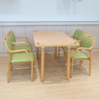 China Fabriek Direct Scandinavische Eenvoudige Eettafel en Stoelen Massief Houten Tafel Verpleeghuis Ouderen Eetstoelen voor Veroudering Verpleeghuis Ouderen Eetkamermeubilair Te koop