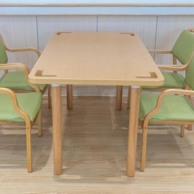 China Fabriek Direct Scandinavische Eenvoudige Eettafel en Stoelen Massief Houten Tafel Verpleeghuis Ouderen Eetstoelen voor Veroudering Verpleeghuis Ouderen Eetkamermeubilair Te koop