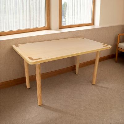 China Fabriek Direct Scandinavische Eenvoudige Eettafel en Stoelen Massief Houten Tafel Verpleeghuis Ouderen Eetstoelen voor Veroudering Verpleeghuis Ouderen Eetkamermeubilair Te koop