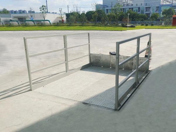 Lifting Height 1300mm Hydraulic Loading Dock Table with Handrail and Loading Flap