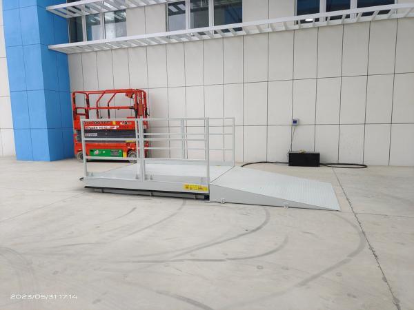 Lifting Height 1300mm Hydraulic Loading Dock Table with Handrail and Loading Flap
