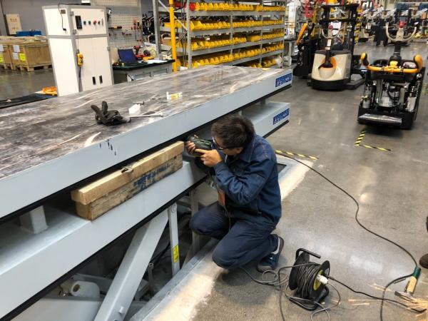 Double Scissor Lift Table with Stationary Running Mode and Safety Reinforcements