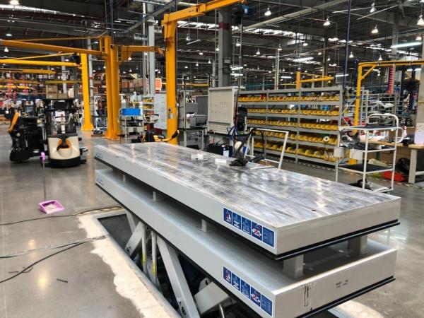 Double Scissor Lift Table with Stationary Running Mode and Safety Reinforcements