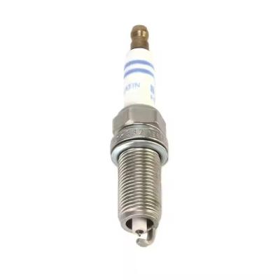 Cina Set bobine di accensione e candele 6 pezzi Kit 12138647689 12138616153 per BMW Serie 3 5 X3 X5 Z4 in vendita