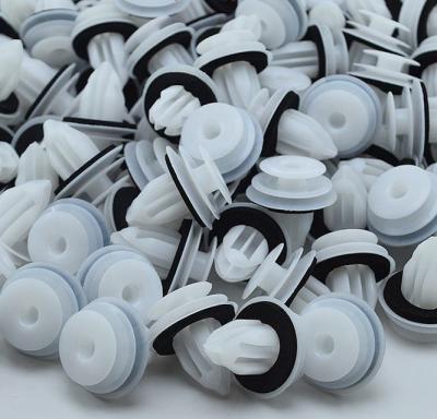 Cina Produttore 5000 tipi di clip in plastica per auto, clip per rivestimenti porte, clip per auto in vendita