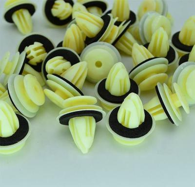 Cina Produttore 5000 tipi di clip in plastica per auto, clip per rivestimenti porte, clip per auto in vendita