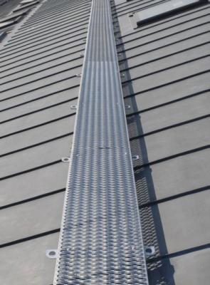 China fuel tank roofing walkway gratings / fuel tank  safety walkway step stairs for sale