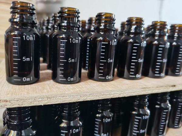 Quality Precision Measured Essential Oil Bottles: Amber, Clear & Transparent Frosted Glass Vials with Accurate Scale Lines for sale
