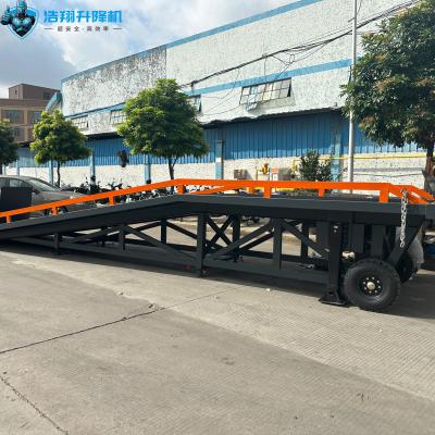 Cina Rampa mobile portatile per magazzino con scarico antiscivolo idraulico regolabile per carico container in vendita