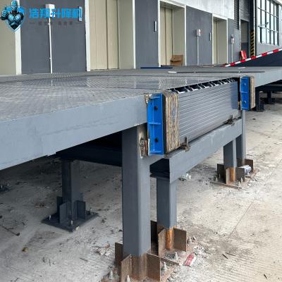 China 6-20tons Steel Structure Hydraulic Dock Leveler Loading And Unloading Goods for sale