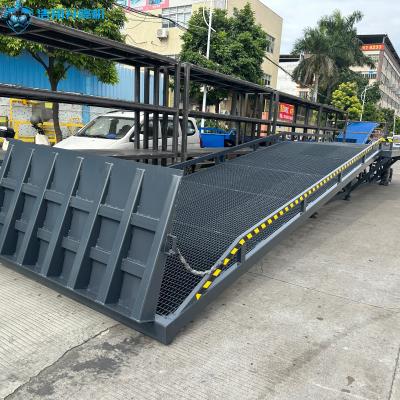 China Manual Dock Ramp Works With Forklifts Adjustable Height Diamond Plate Resists Slips for sale