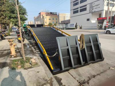 China Mobile Cattle Loading Ramp Forklift Truck Loading Ramp Hydraulic Ramp Loading Unloading Trucks for sale