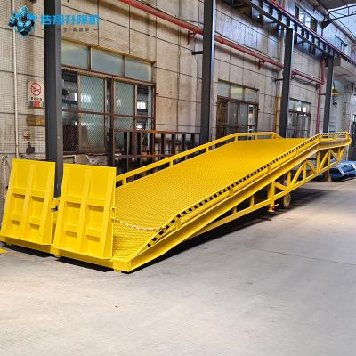 China 10000KG Mobile Dock Ramp Container Loading Platform with Hydraulic System for sale