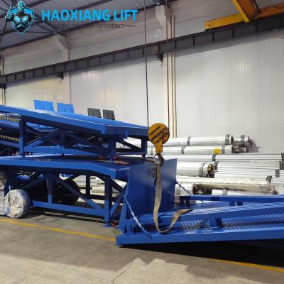 China 15T Heavy Duty Hydraulic Mobile Dock Ramp Segmented - Forklift-Specific Anti-Slip Diamond Surface for sale