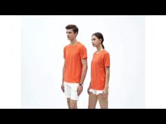 T-shirt con il logo del personale