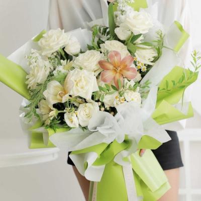 中国 花屋のパッキングのためのカスタマイズされたサイズの花の包装紙58*58cmのプラスチック フィルム 販売のため