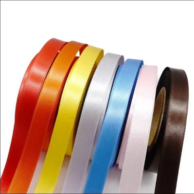 Cina Polyester Custom Logo Ribbon Roll Gift Wrap Decorato Con Luxury Ribbons Per Gift Wrap in vendita