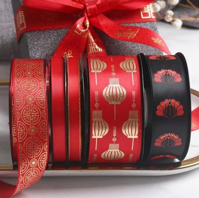 Cina Polyester Custom Logo Ribbon Roll Gift Wrap Decorato Con Luxury Ribbons Per Gift Wrap in vendita
