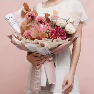 Cina Carta di avvolgimento a fiore impermeabile e resistente 58*58cm Compatibile con la stampa in intaglio in vendita