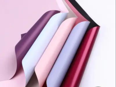 Cina Più di 50 colori Carta di avvolgimento di fiori di plastica 58*58cm Per Avvolgimento di Sapone Ouya in vendita