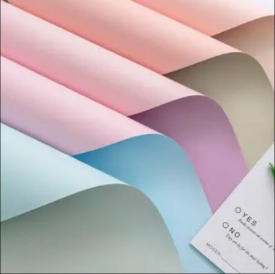 Cina Più di 50 colori Carta di avvolgimento di fiori di plastica 58*58cm Per Avvolgimento di Sapone Ouya in vendita