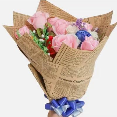 Cina Nuovo design stampa giornale carta Kraft carta di avvolgimento carta artigianale per fiori carta di avvolgimento per fiori in vendita