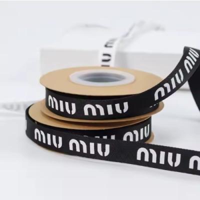 Cina Stampa personalizzata del logo 13 mm Grosgrain Ribbon Roll in bianco nero per fiori in bottiglia in vendita