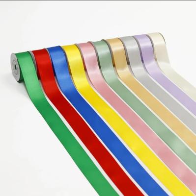 China Polyester Satin Gift Wrap Ribbon 196 Kleuren voor enkel- en dubbelgezicht Te koop