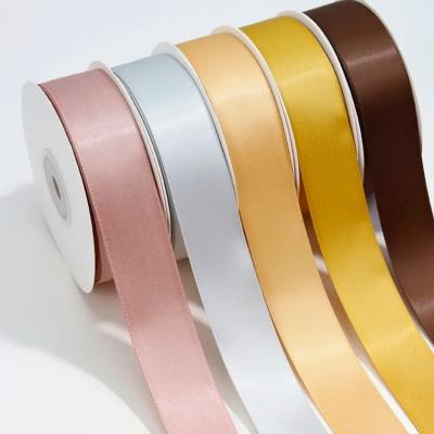 Cina Nastro per regalo in satinato di poliestere 196 colori per faccia singola e doppia in vendita