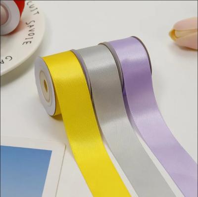 Cina Nastro per regalo in satinato di poliestere 196 colori per faccia singola e doppia in vendita