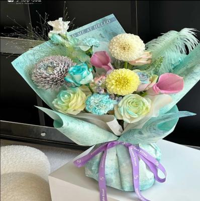 Cina Carta di avvolgimento floristica antistatica con disegno di fiori di rosa impermeabile e in incisione in vendita