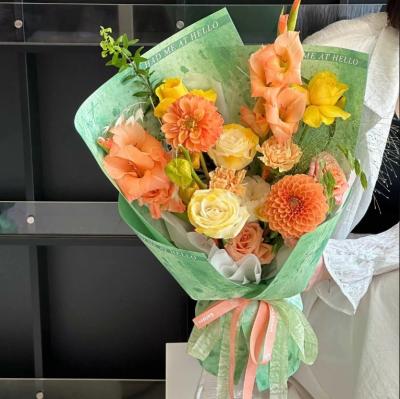 Cina Carta di avvolgimento floristica antistatica con disegno di fiori di rosa impermeabile e in incisione in vendita